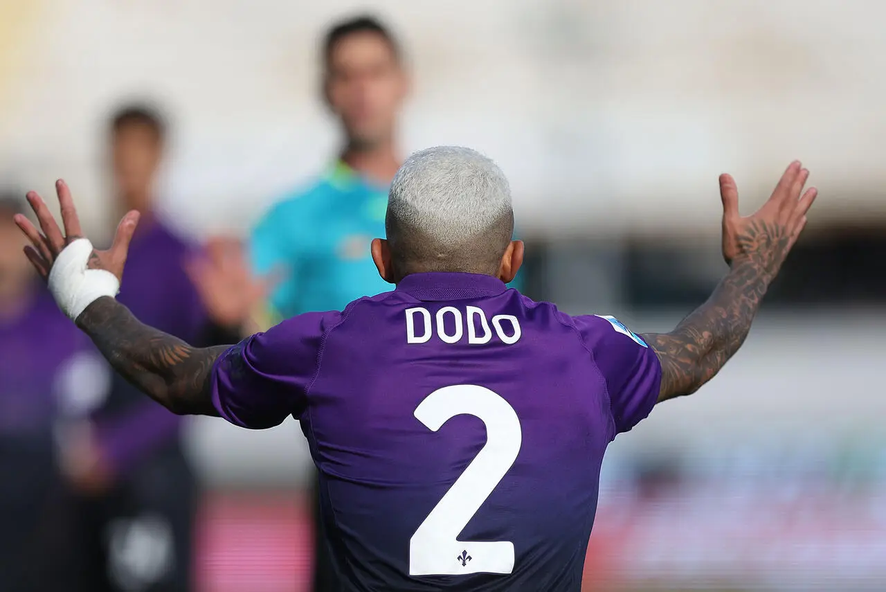 Fiorentina, stallo del rinnovo di Dodo: due le versioni